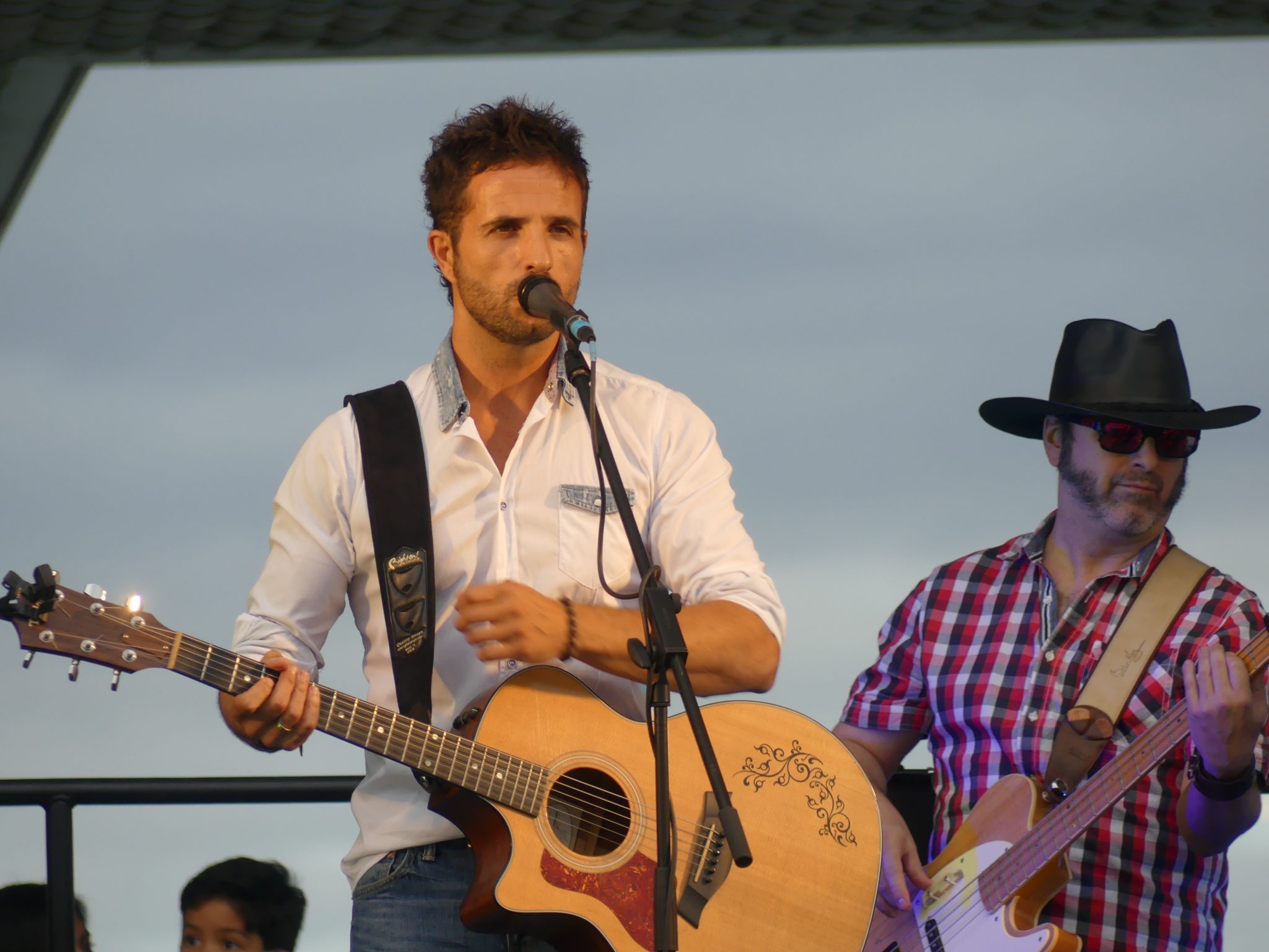 MÚSICA EN LA BAHÍA: LAZY